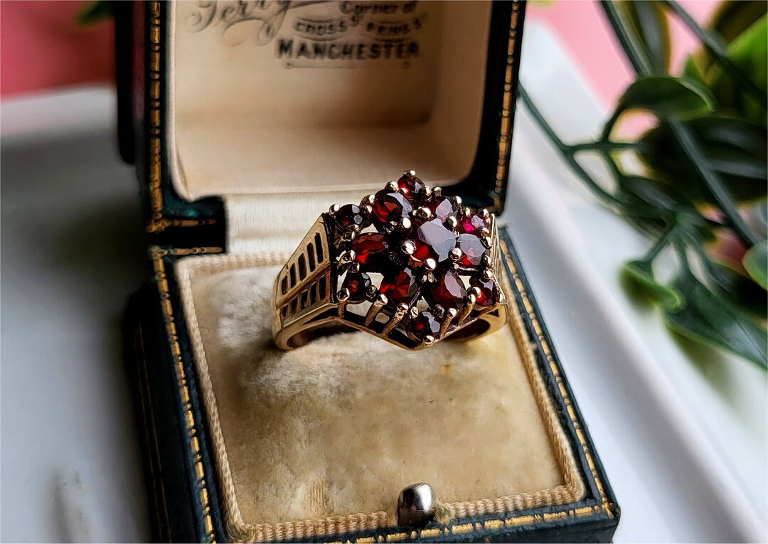 IMPRESSIVE Vintage 9ct Gold Garnet Cluster Ring. CLASSY Ring LAYAWAY ...