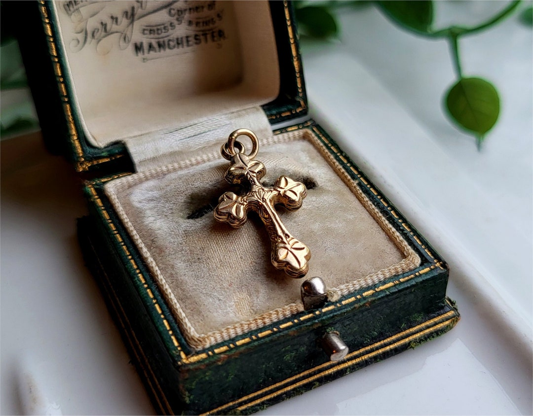 STUNNING Vintage 9ct Gold Cross. 9ct Gold Cross. LAYAWAY AVAILABLE ...