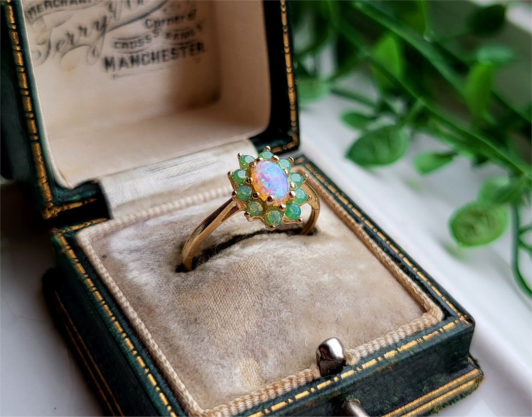STUNNING Vintage 9ct Gold Emerald Opal Ring. BEAUTIFUL DESIGN! Vintage ...