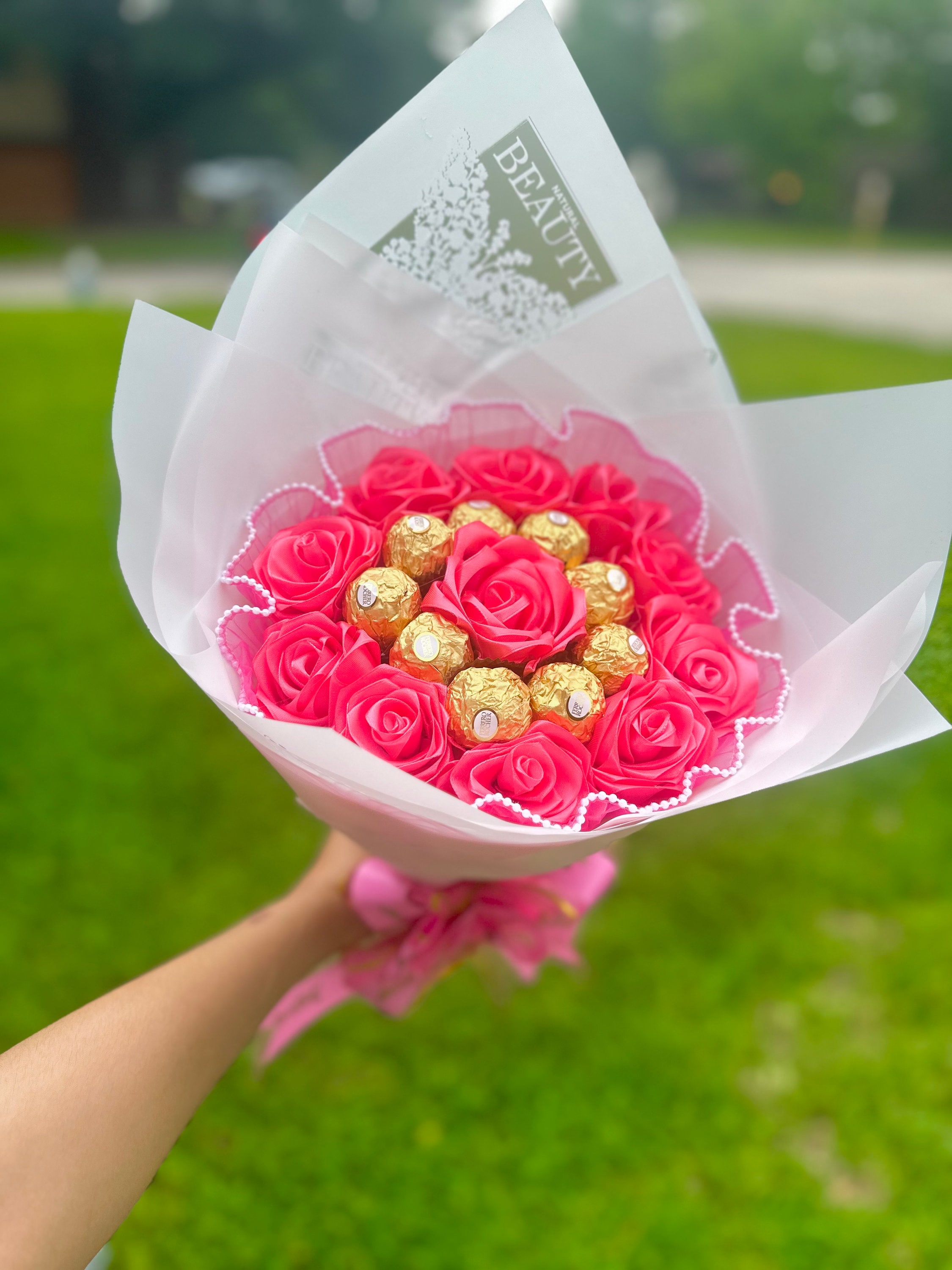 Pink Eternal Roses With Chocolates Wrapped in Pearl Mesh Bouquet/ramo ...