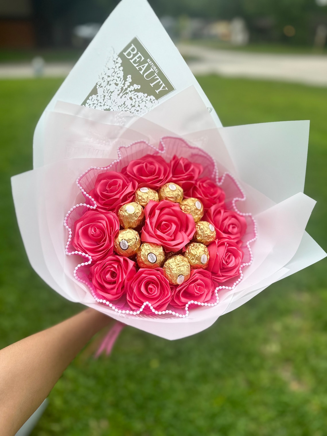 Pink Eternal Roses With Chocolates Wrapped in Pearl Mesh Bouquet/ramo ...