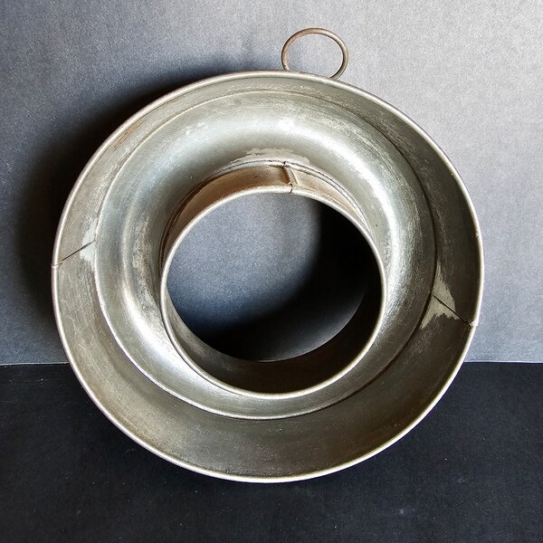 Antique Cake Pan - Etsy