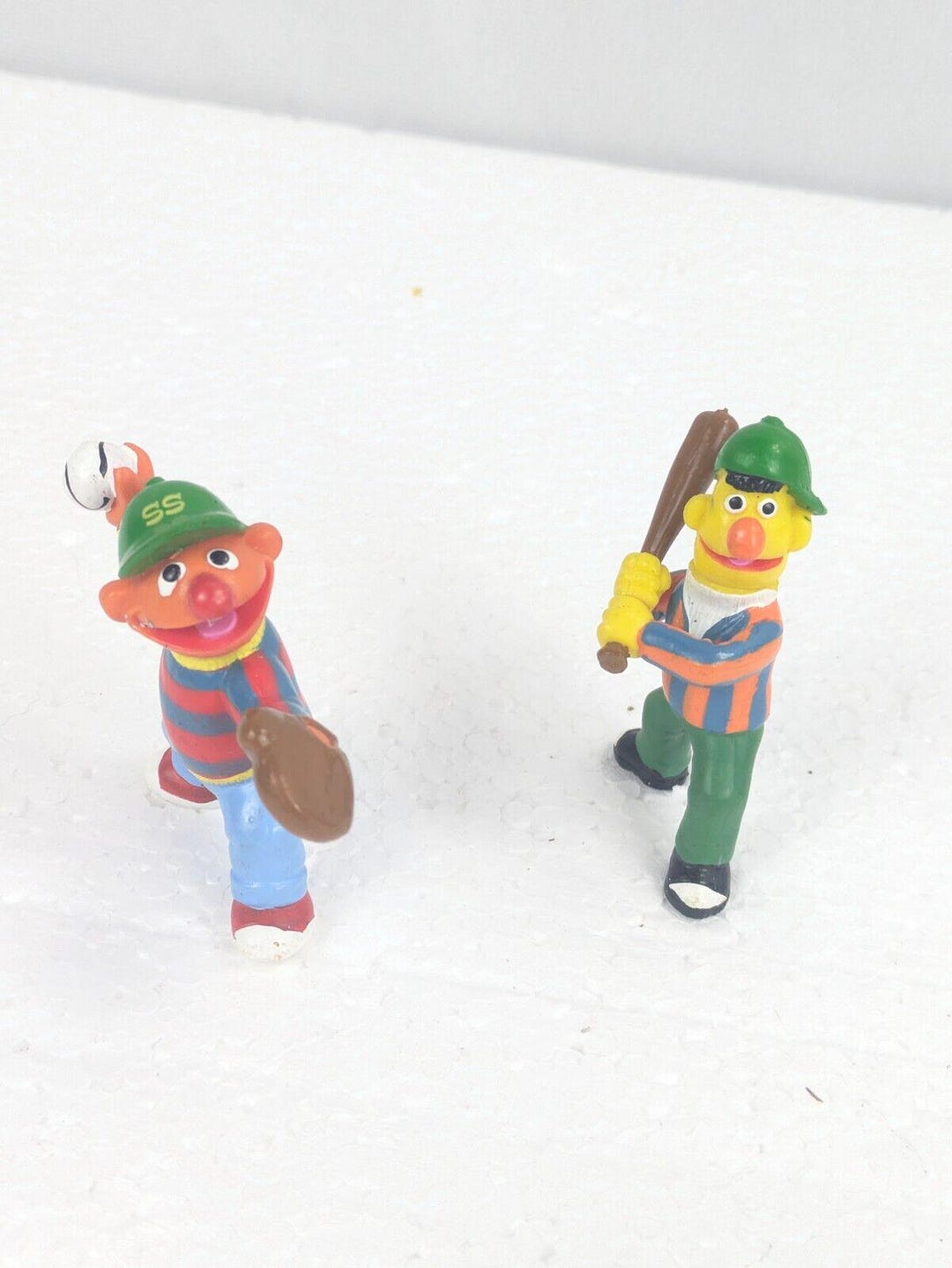 Sesame Street Muppet's ERNIE and BERT Baseball 2.5" Figure Applause 90 ...