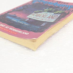 Goosebumps 16 One Day at Horrorland 1st Edition, 2nd Print 1994 ...