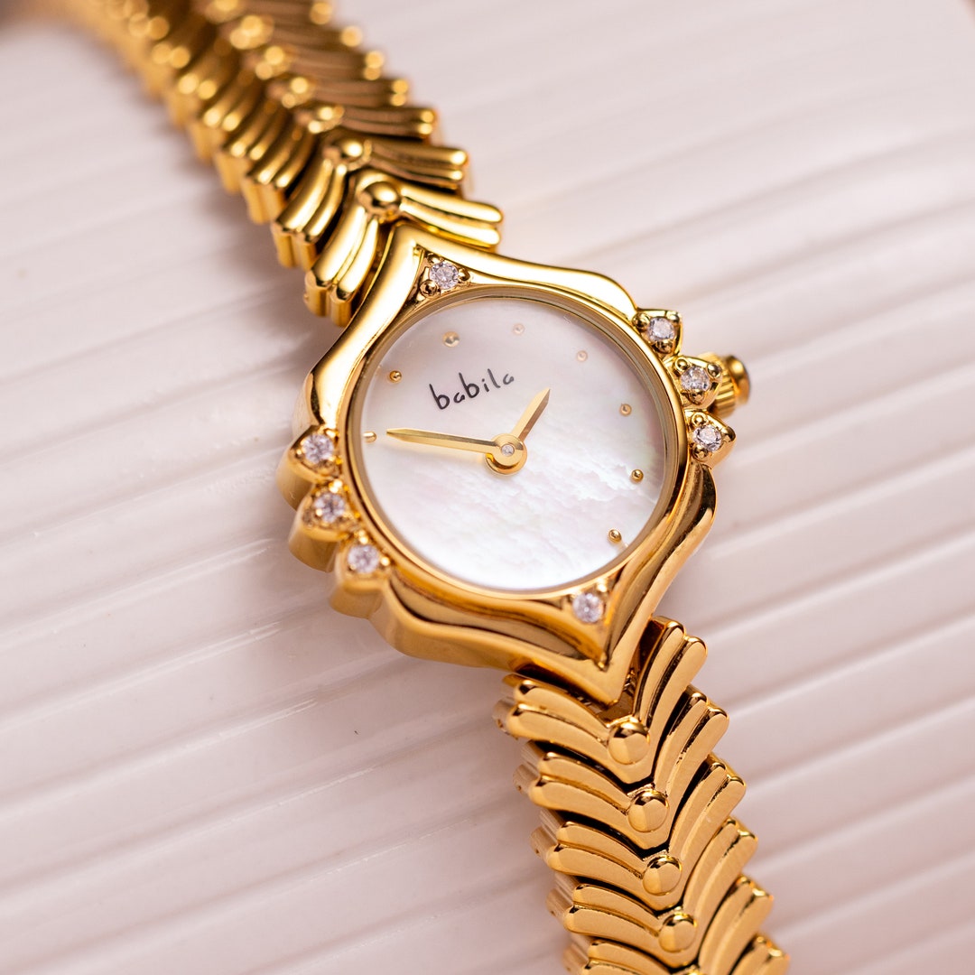 Dainty Vintage Minimalist Gold Womens Watch, Vintage Design, Small Face, Watch for Women ...