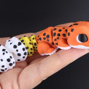 3D Printed Spotted Gecko – Articulating Fidget Toy, Desk Pet - Etsy