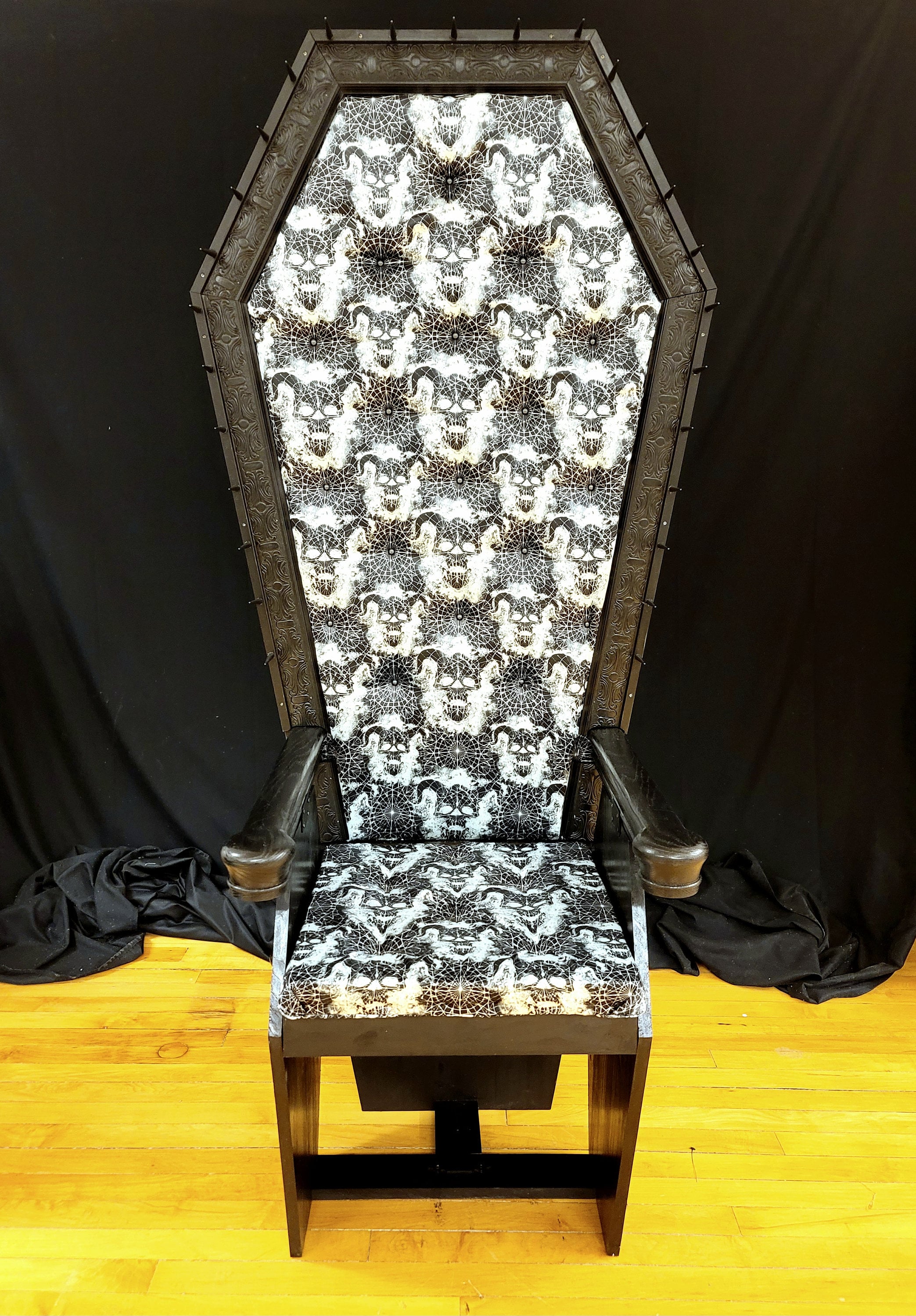 Gothic Skull Throne