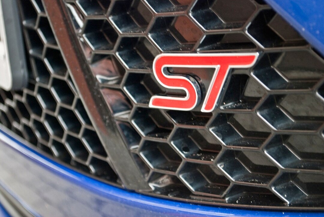 Red Chrome Metal 3D Emblem Ford ST Line, Logo Grille Badge Ford Focus ...