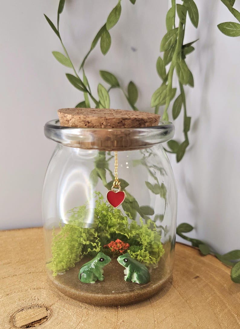 Cute Frogs Diorama, Glass Jar With Cork Lid, Faux Moss & Flowers, Frogs ...