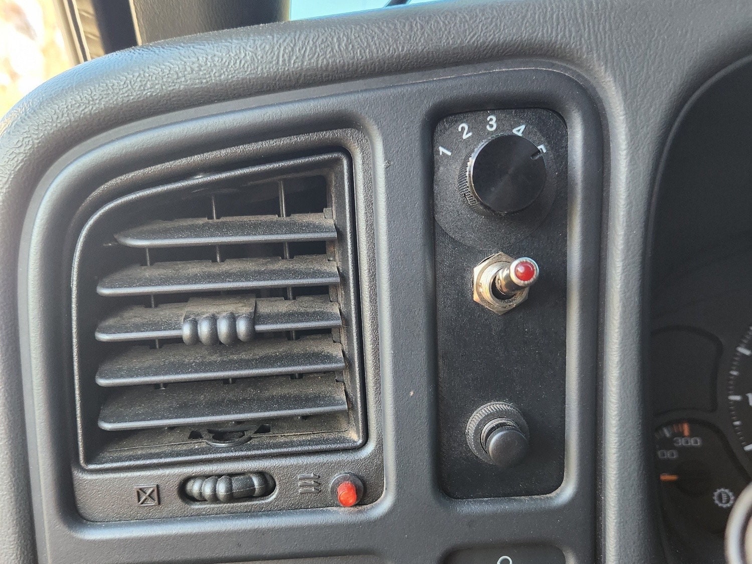 Chevy GMC Switch Panel Mount: Silverado, Sierra, Tahoe, Suburban (2001 ...