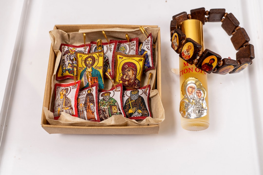 Perfect Christian Gift Set With 10 Amulets With Saints - Anointing Oil ...