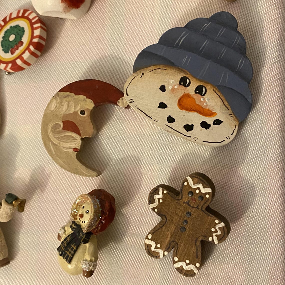 12 Piece Lot of Vintage Christmas Pinback Buttons, Holiday Pins ...