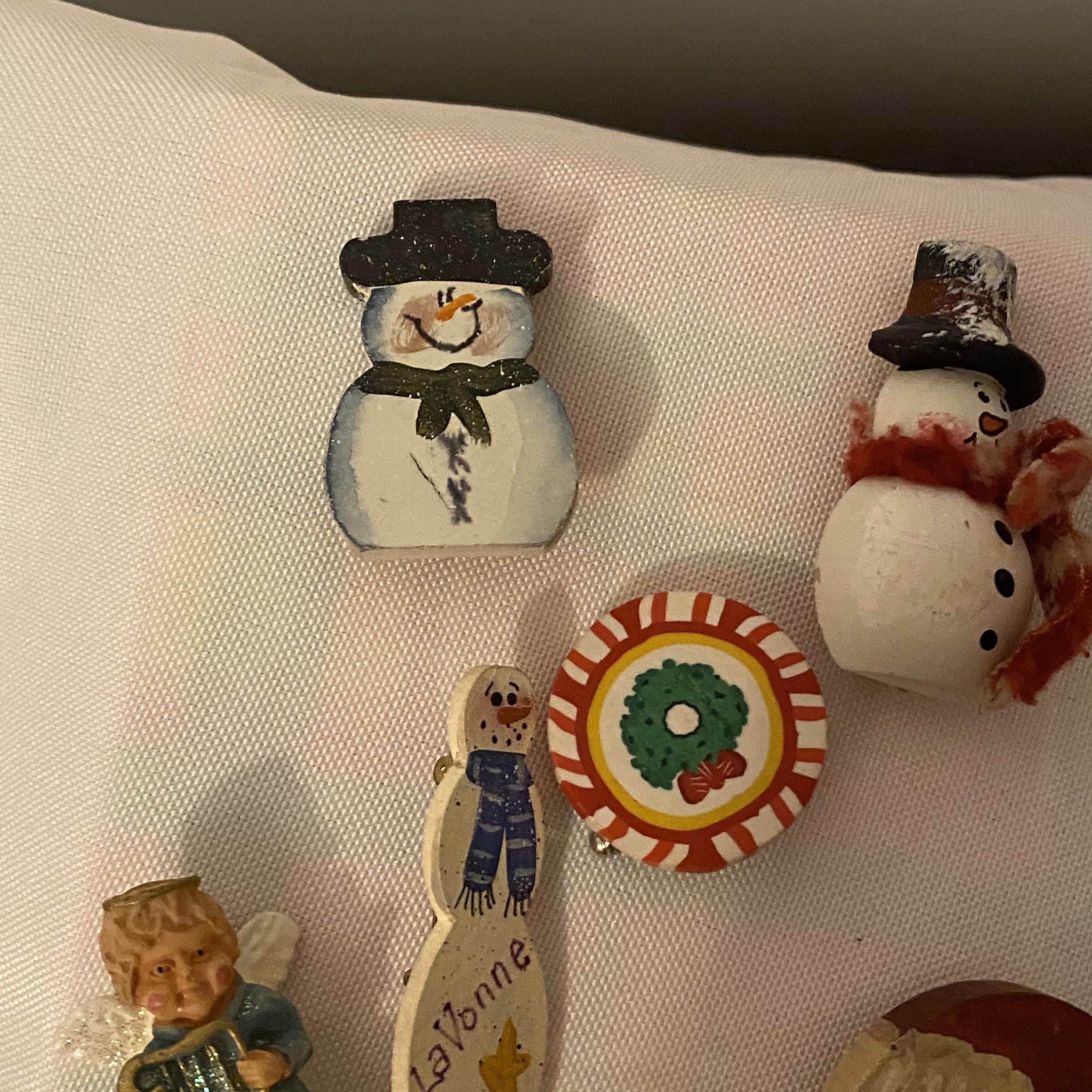 12 Piece Lot of Vintage Christmas Pinback Buttons, Holiday Pins ...