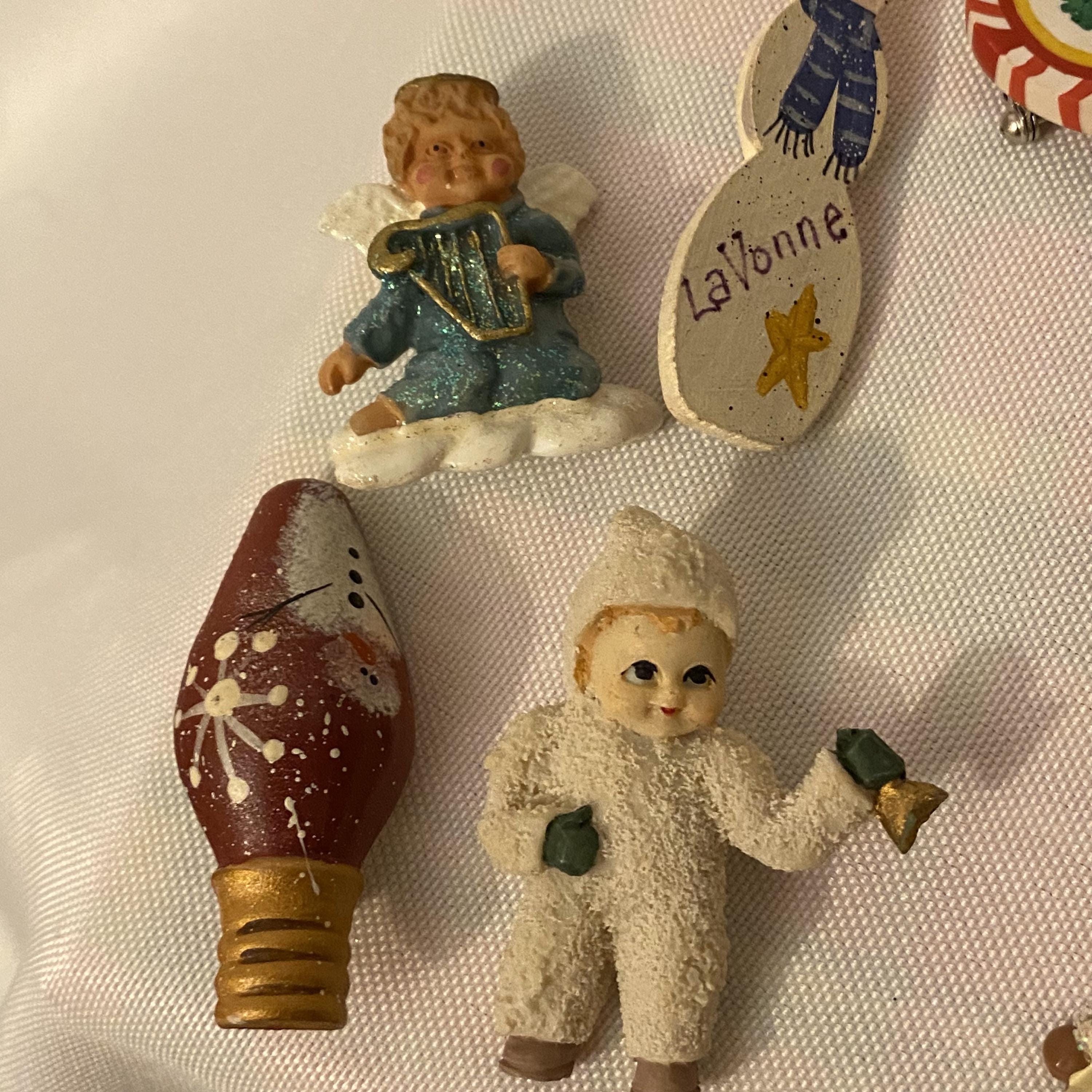 12 Piece Lot of Vintage Christmas Pinback Buttons, Holiday Pins ...