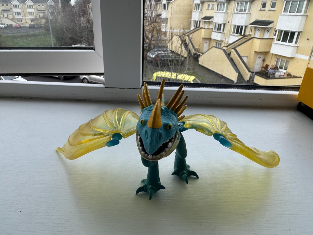 Dreamworks Dragons Legends Evolved Stormfly HIS Wings Are Falling Down ...