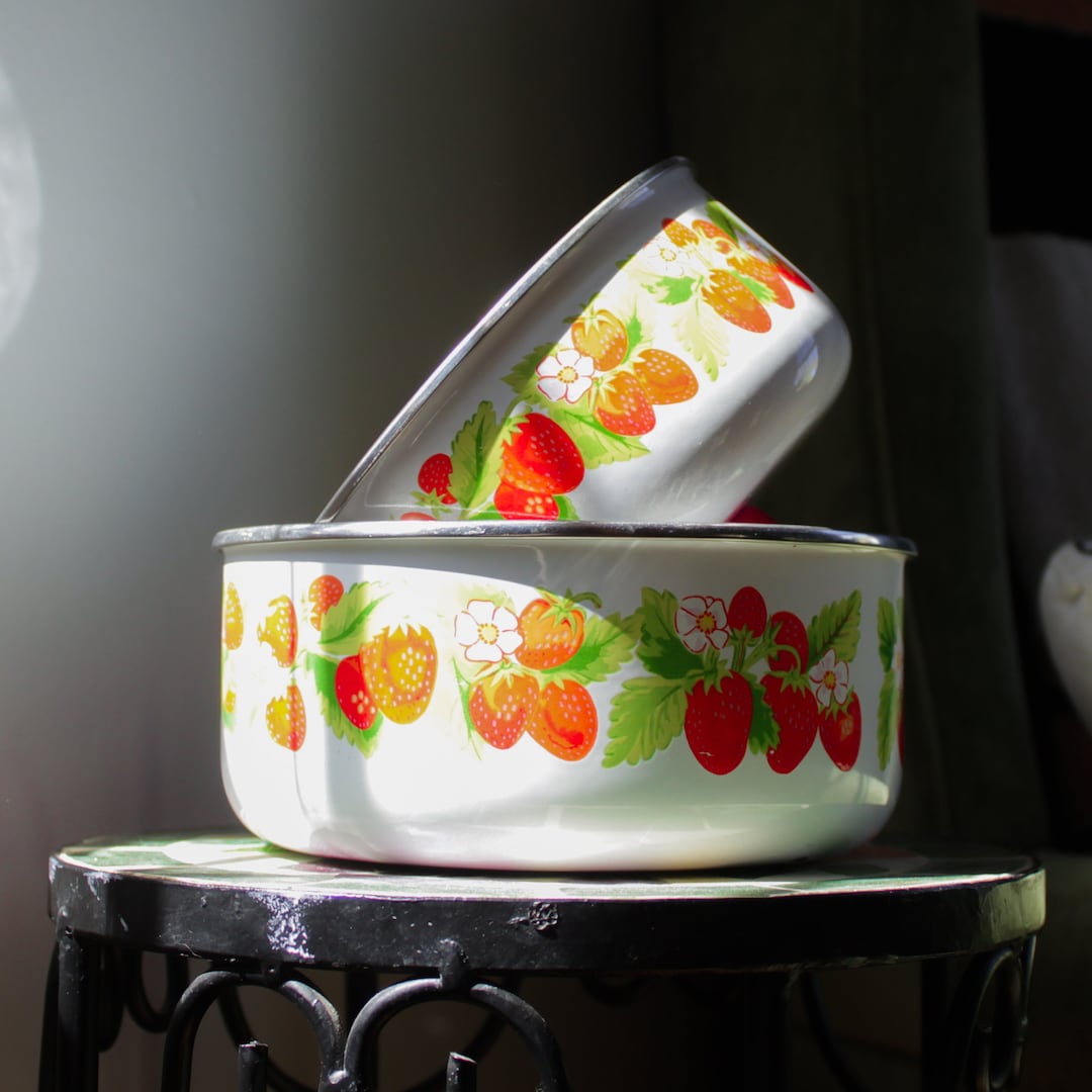 Vintage Kobe Kitchen Strawberry Enamel Metal Mixing Nesting Bowls Set ...