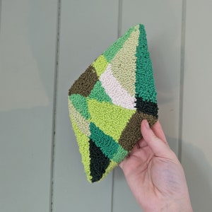 The Sims 4 Diamond Plumbob Punch Needle Tufted Gaming Wall Hanging Sims ...
