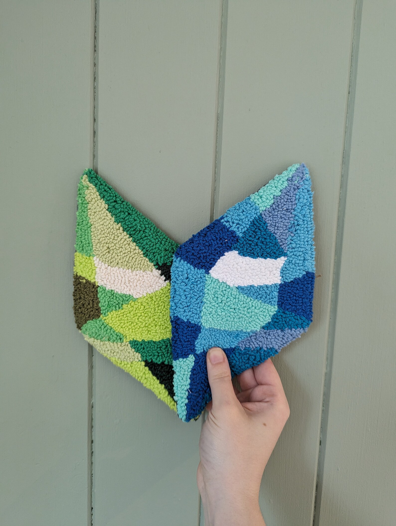 The Sims 4 Diamond Plumbob Punch Needle Tufted Gaming Wall Hanging Sims ...