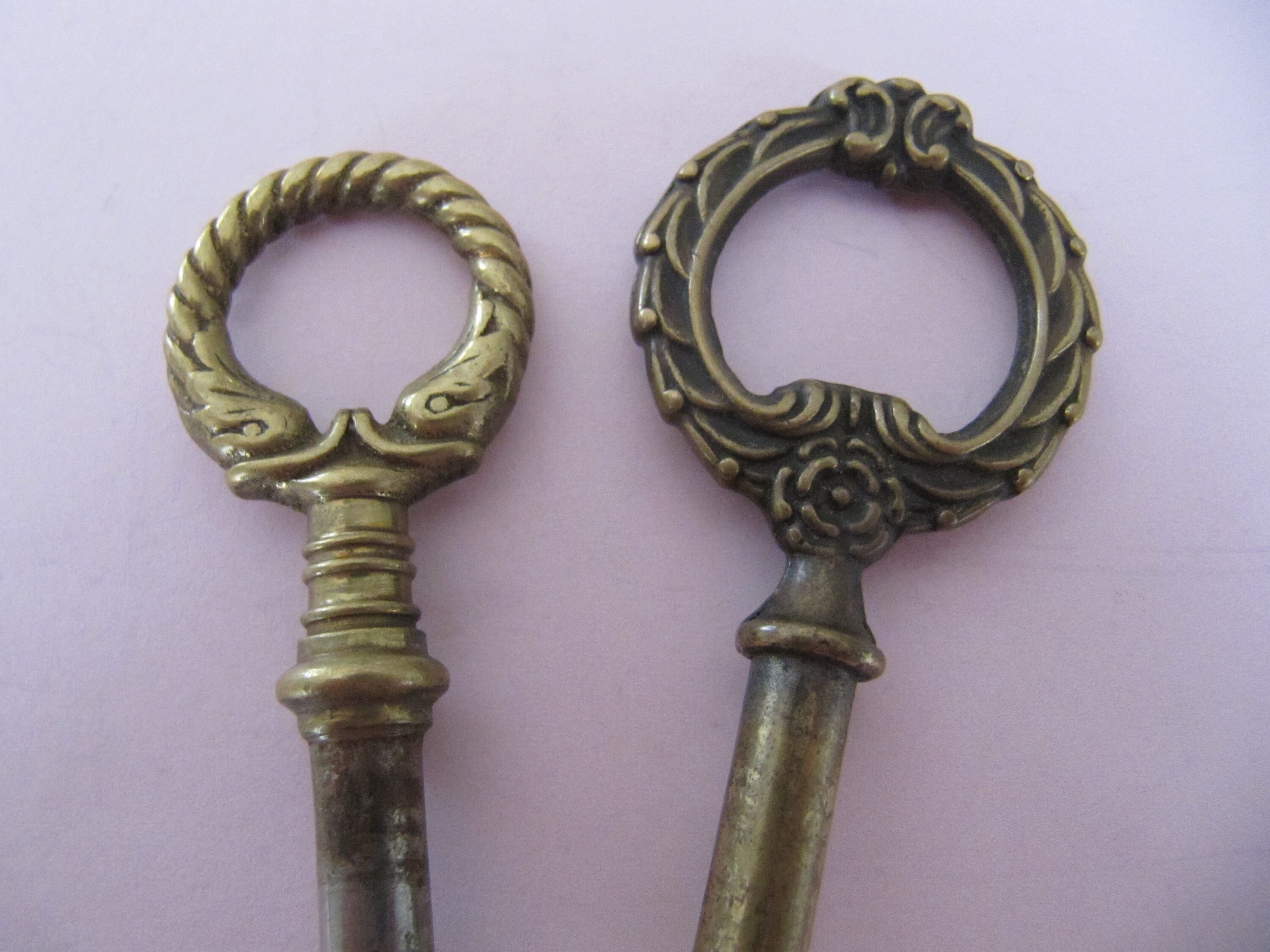 2 Small Sized Skeleton Keys Pretty Wreath Shape Design, Vintage ...