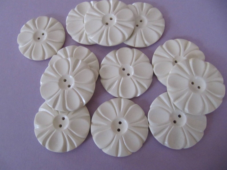 12 Art Deco Casein 1930's Buttons, Large 1-1/2 Off-white Flower Shaped ...