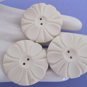 12 Art Deco Casein 1930's Buttons, Large 1-1/2 Off-white Flower Shaped ...