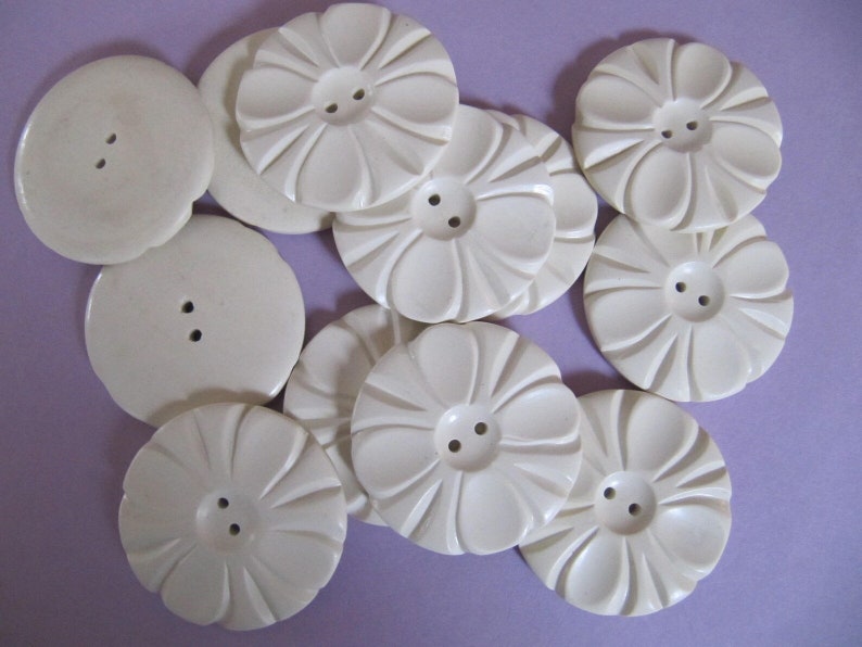 12 Art Deco Casein 1930's Buttons, Large 1-1/2 Off-white Flower Shaped ...