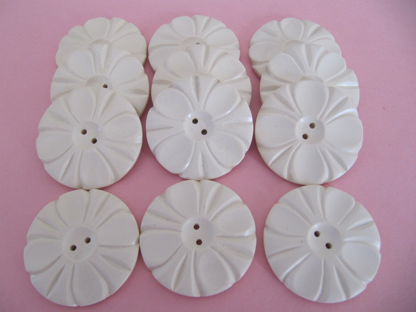 12 Art Deco Casein 1930's Buttons, Large 1-1/2 Off-white Flower Shaped ...