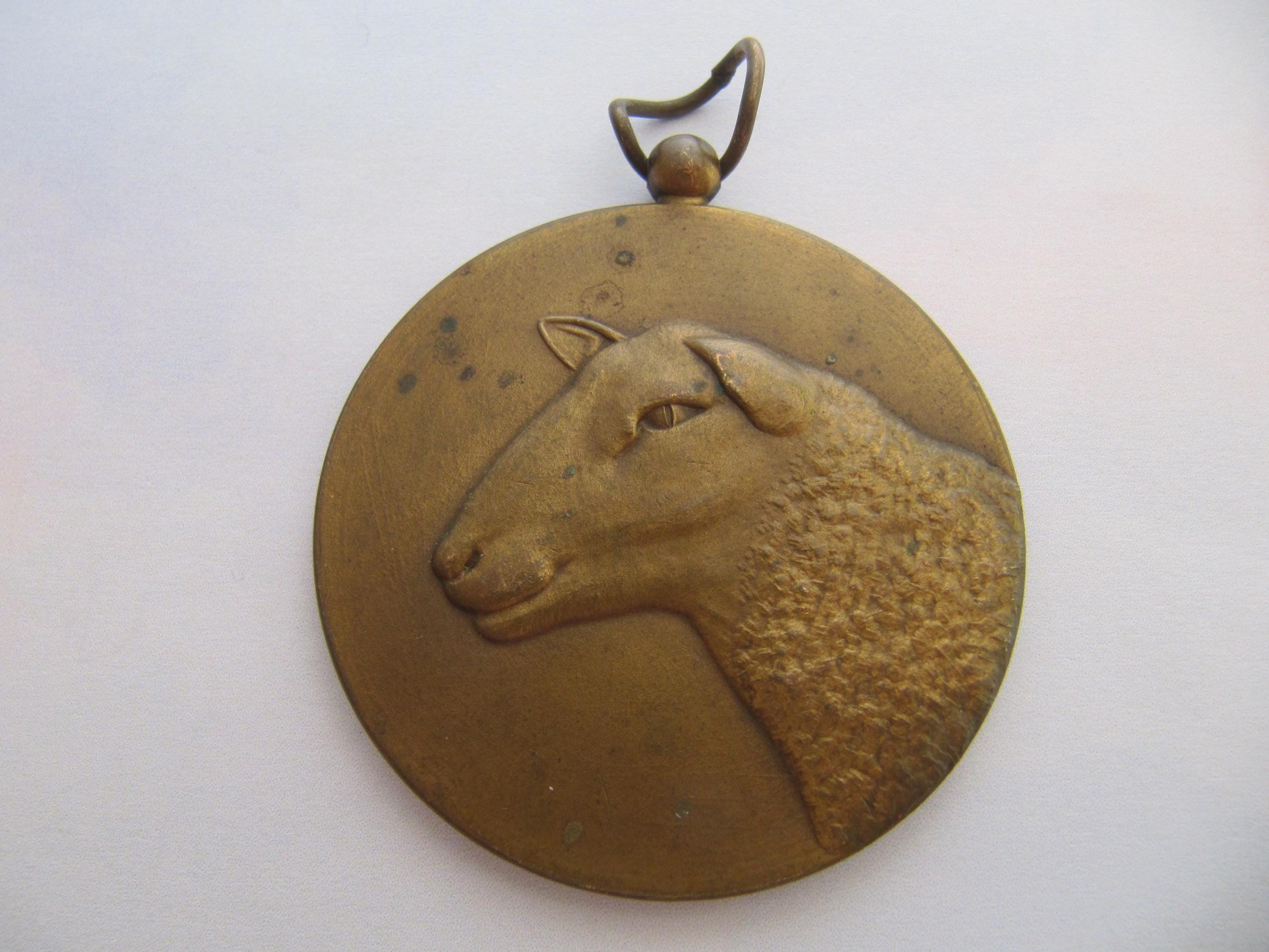 Vintage Wooly SHEEP Agriculture Medallion Pendant Aged Dark Bronze ...