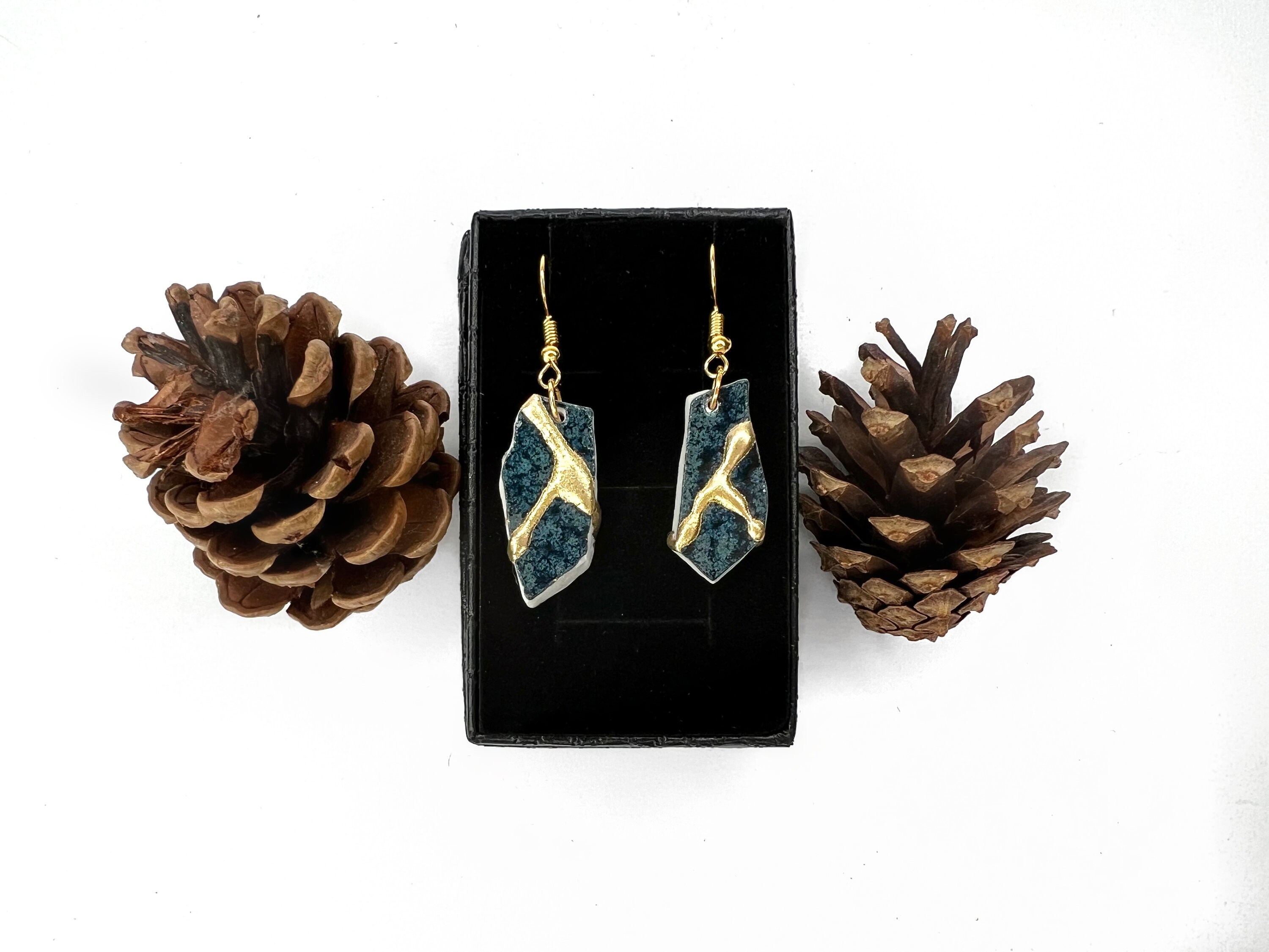 Kinboru Kintsugi Ceramic Broken Bowl Earrings in Indigo - Etsy