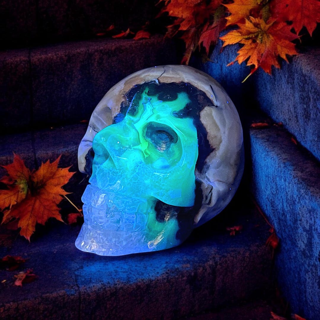 UV Reactive Creepy Crystal Skull, Volcano Agate Carving, Halloween ...