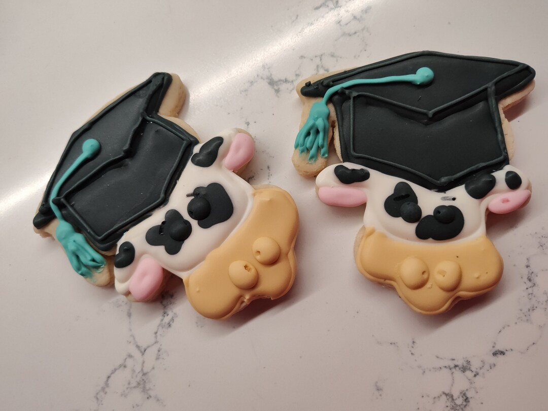 Cow Graduation Cookies | Cute Cow Theme Cookies for Graduate Party ...