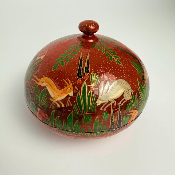 Vintage Kashmiri Paper Mache Trinket Box with a Hand-… - Gem