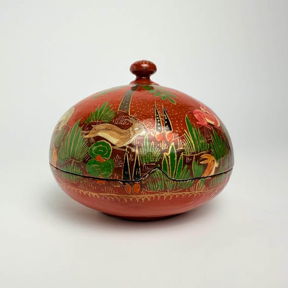 Vintage Kashmiri Paper Mache Trinket Box with a Hand-… - Gem