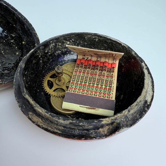 Vintage Kashmiri Paper Mache Trinket Box with a Hand-… - Gem