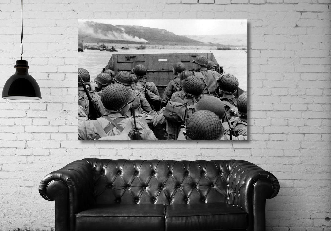 World War Approaching Omaha Soldier on Ship Canvas,military Solidarity ...