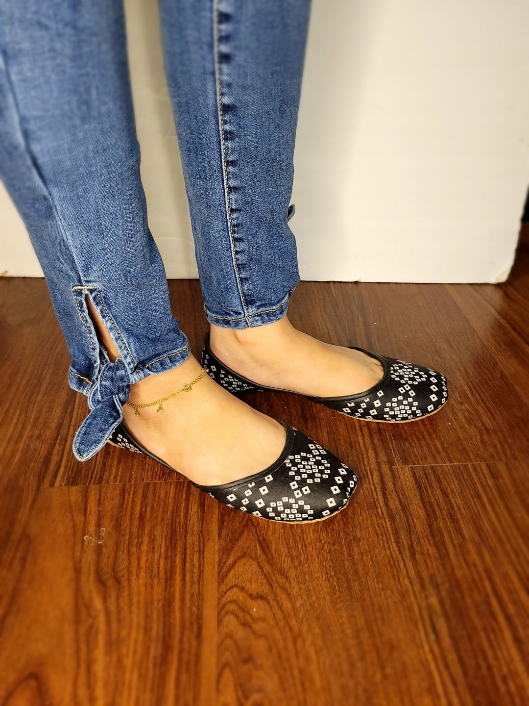 Soft Black Handmade Traditional Chunri Indian Pakistani Khussa Jutti ...