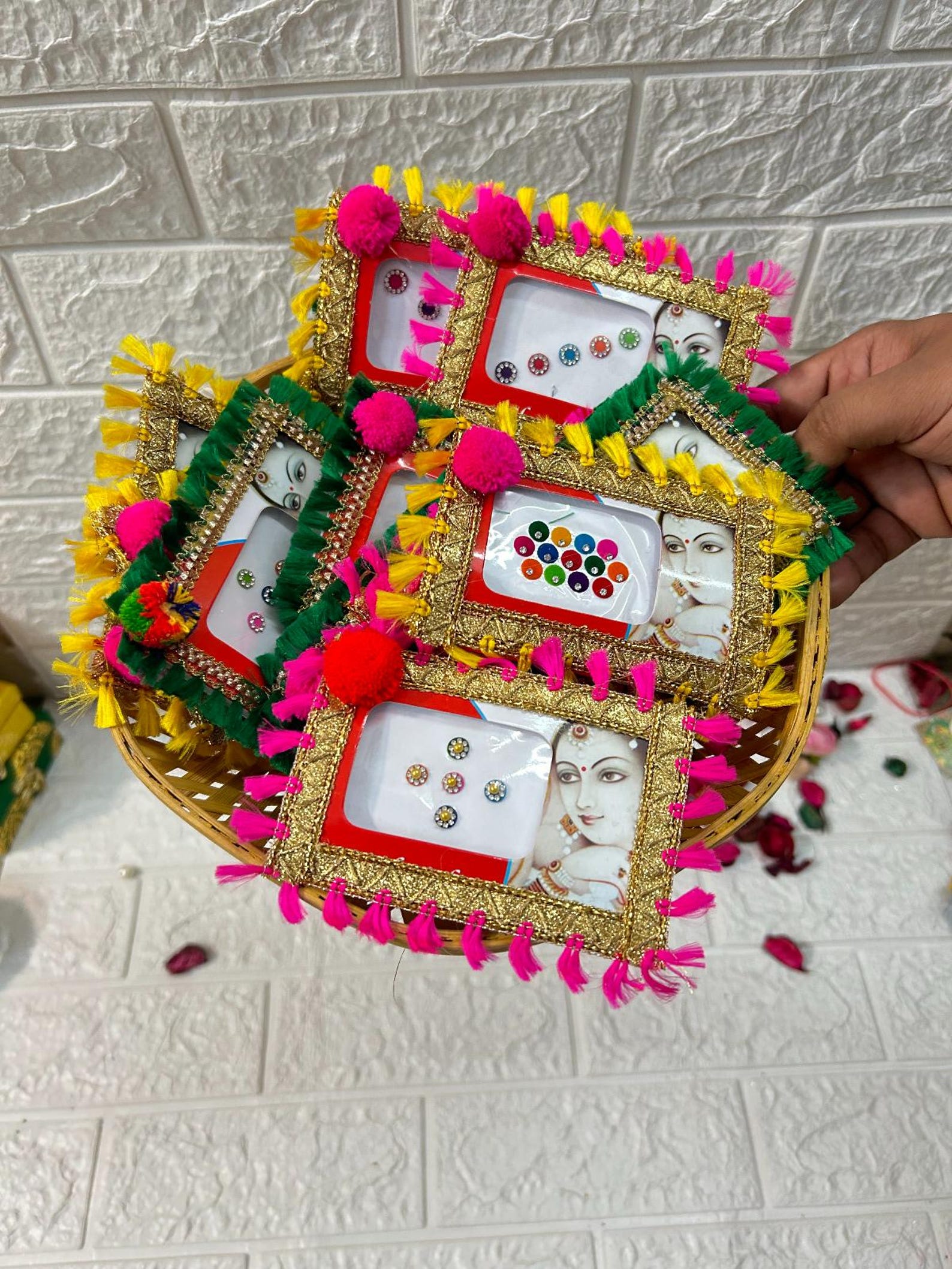 25-100 Pcs Decorated Bindi Packs Mehndi Favor Gifts, Mehendi Sangeet ...