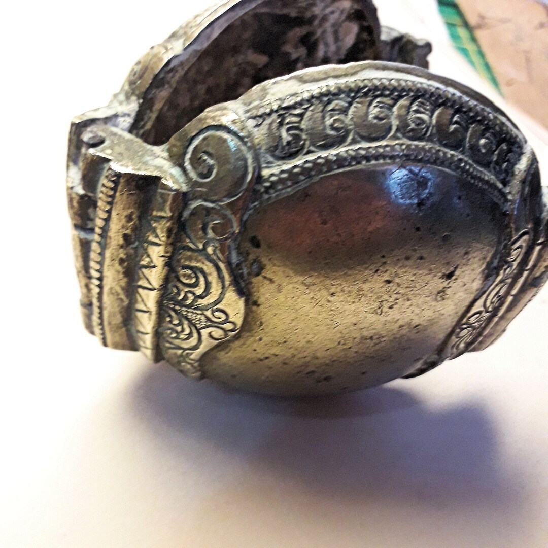Sri Lanka Box in Betel or Killotaya, Bronze and Brass Old Lime Box From ...