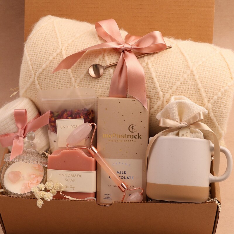 Best Friend Gift Box - 60+ Gift Ideas for 2024