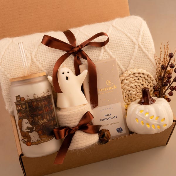 Gift Package for Her Fall - 60+ Gift Ideas for 2025
