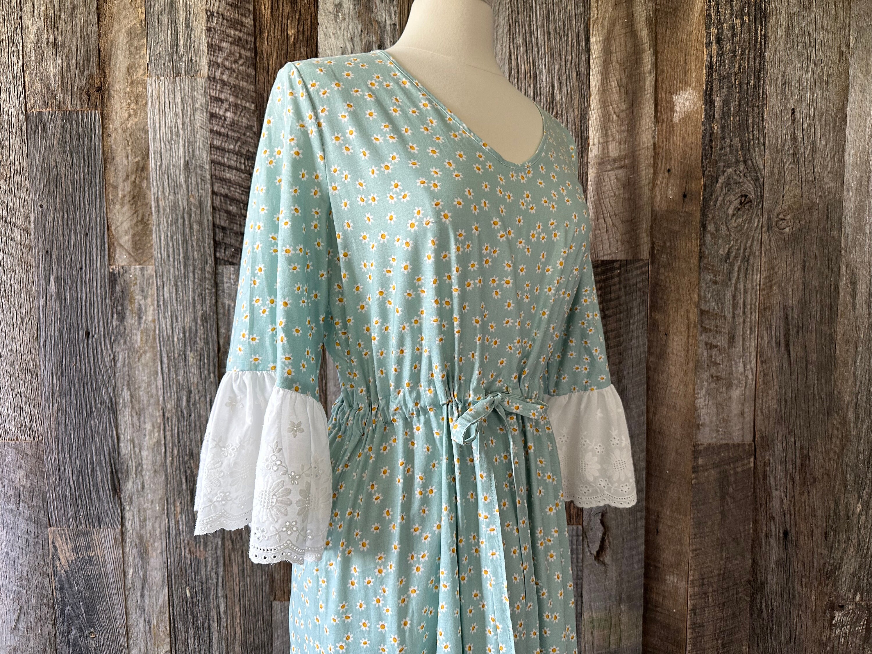 Prairie Dress Cotton Lace Ruffles Calico Theprairiedress Pullover V ...