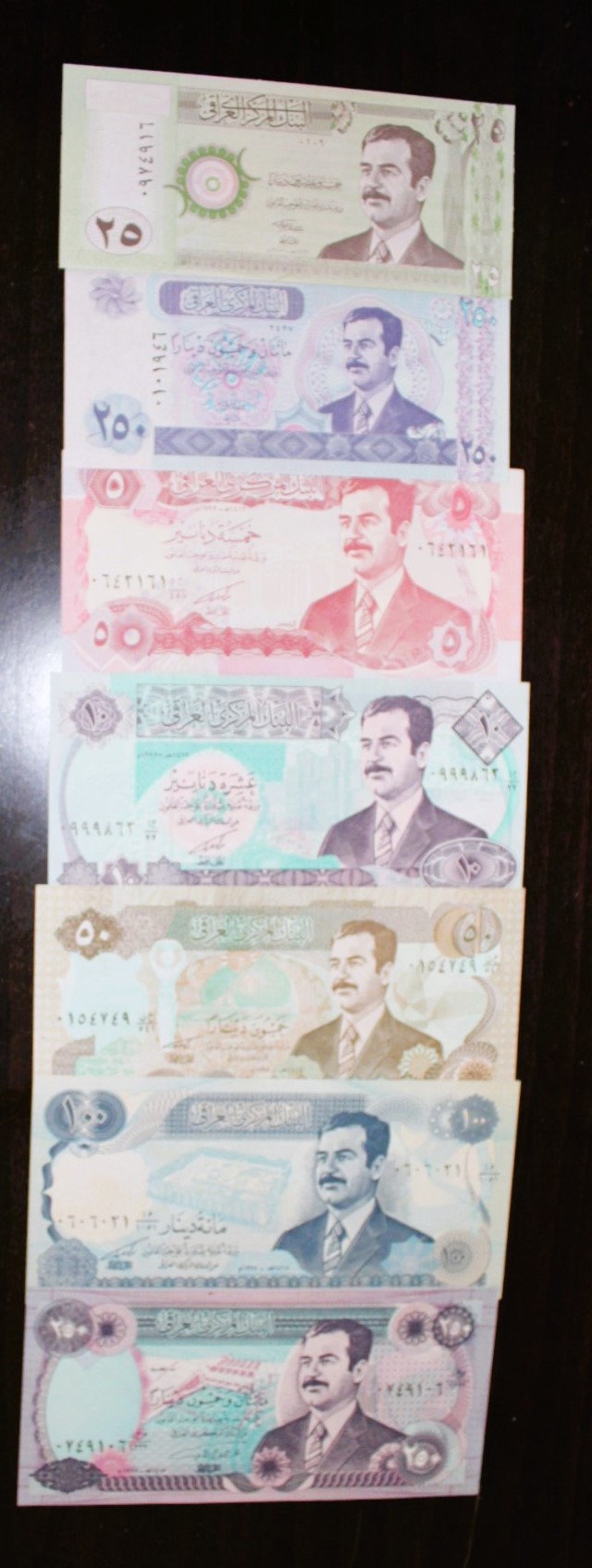 Iraq. Lot of 7 Saddam Hussein Banknotes unc. Emergency Issues ...