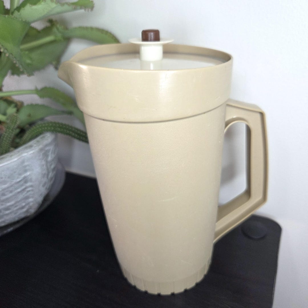 1970s Vintage Tupperware Pitcher Beige Push Lid 2 Quart - Etsy