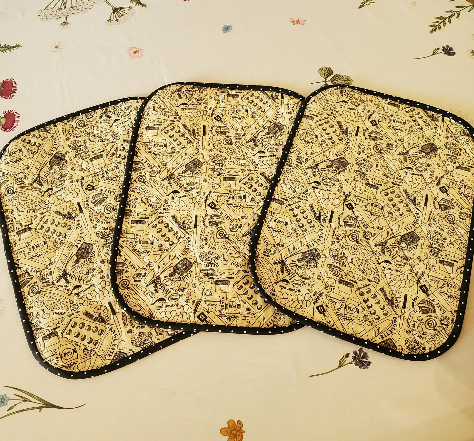 Casserole Mat Counter Hot Pad Table Topper, Handmade 11.5 by 15.5 ...