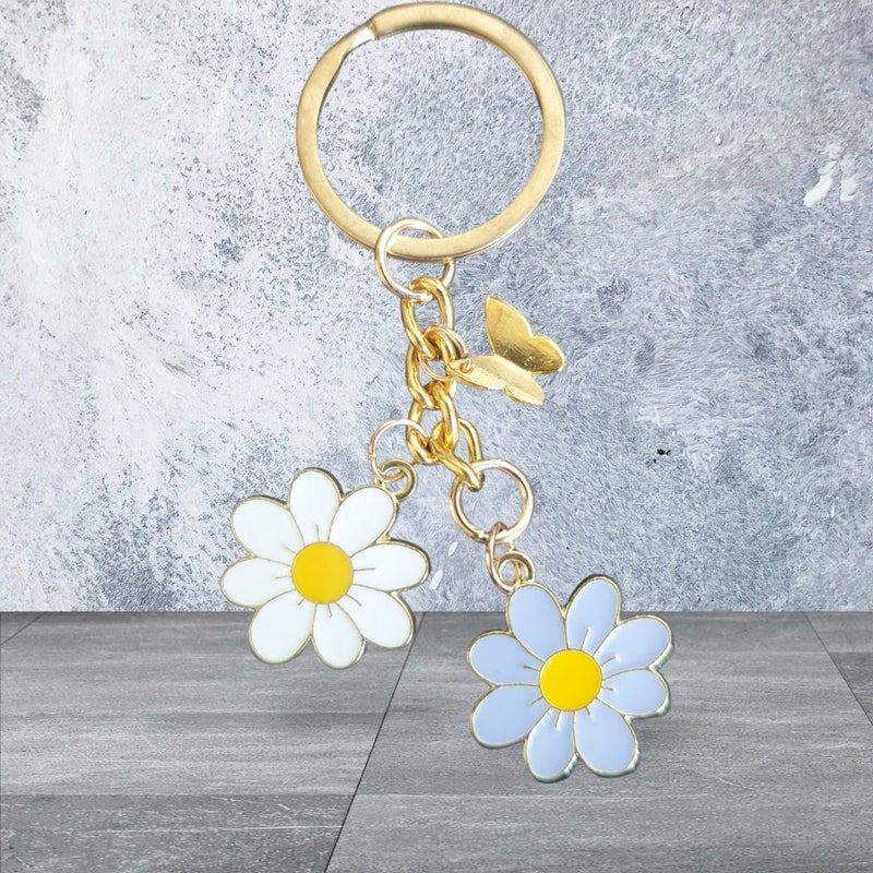Daisy Keychain - Etsy