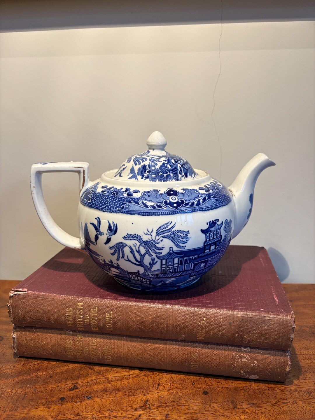 Willow Pattern Teapot in Strong Bright Blue With Rounde Shape Body and ...