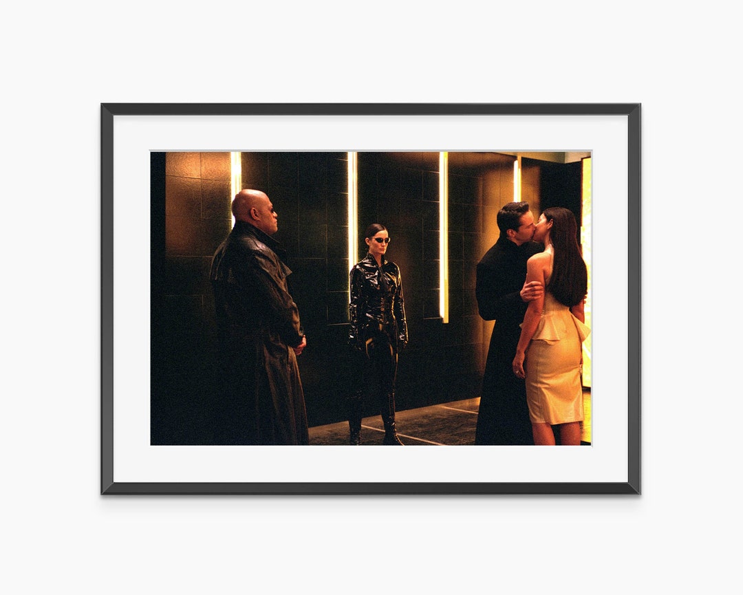 Monica Bellucci and Keanu Reeves in Matrix Movie, Neo Kissing ...