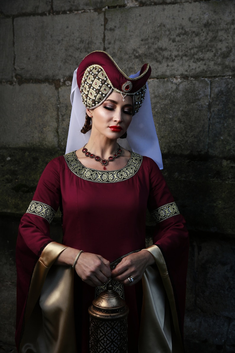 Medieval Renaissance Tudor Headpiece/ Medieval Headdress/ Escoffion ...