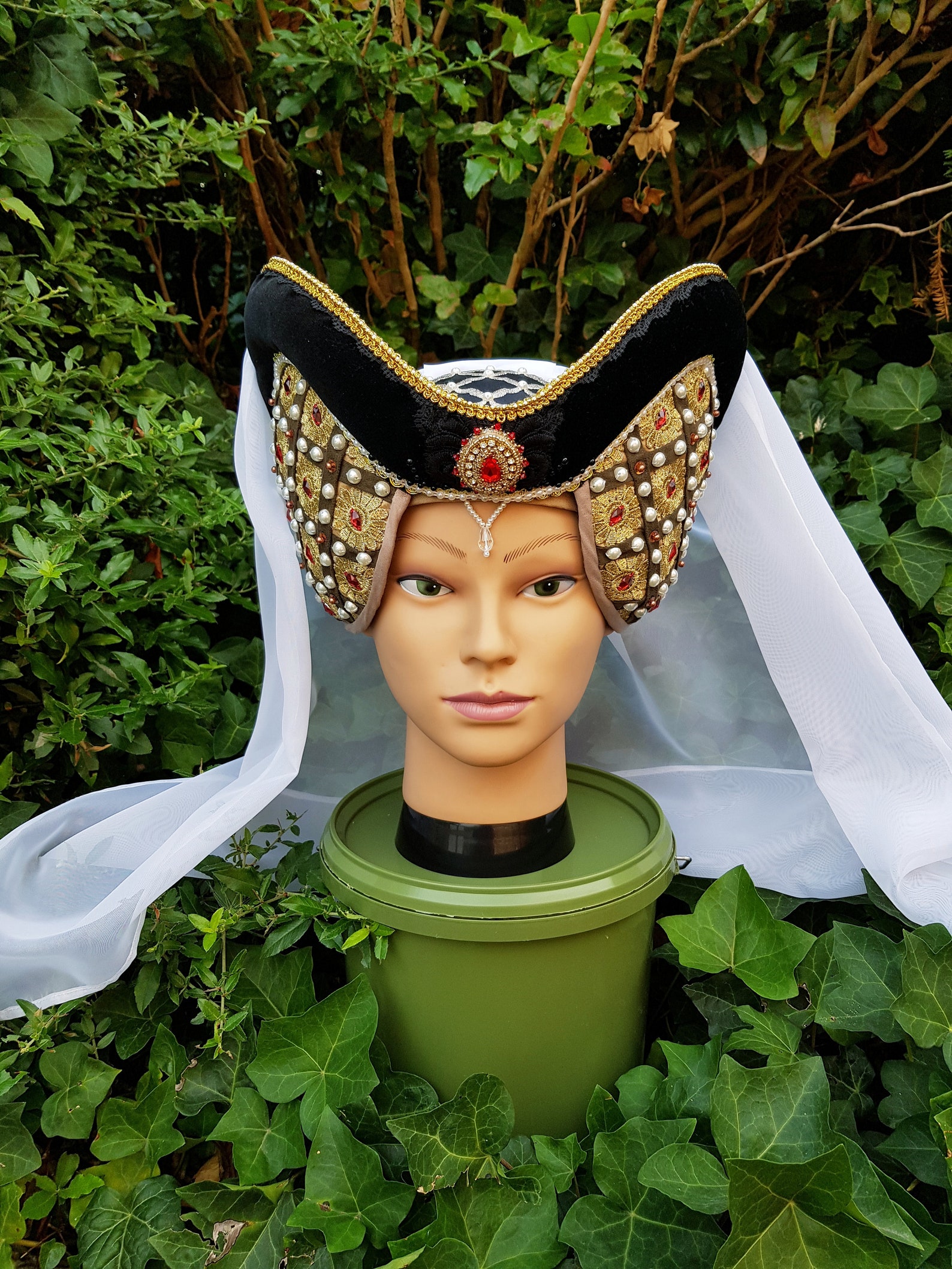 Medieval Renaissance Tudor Headpiece/ Medieval Headdress/ Escoffion ...