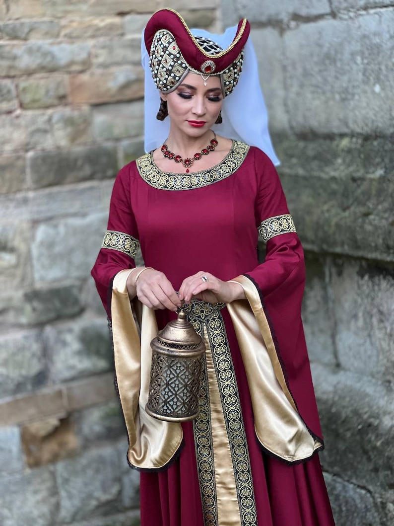 Medieval Renaissance Tudor Headpiece/ Medieval Headdress/ Escoffion ...